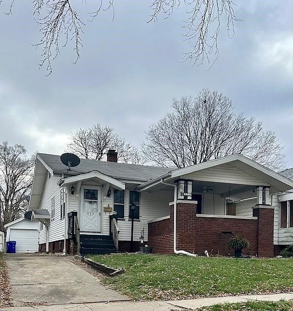 829 W Waggoner St, Decatur, IL 62526 | Zillow