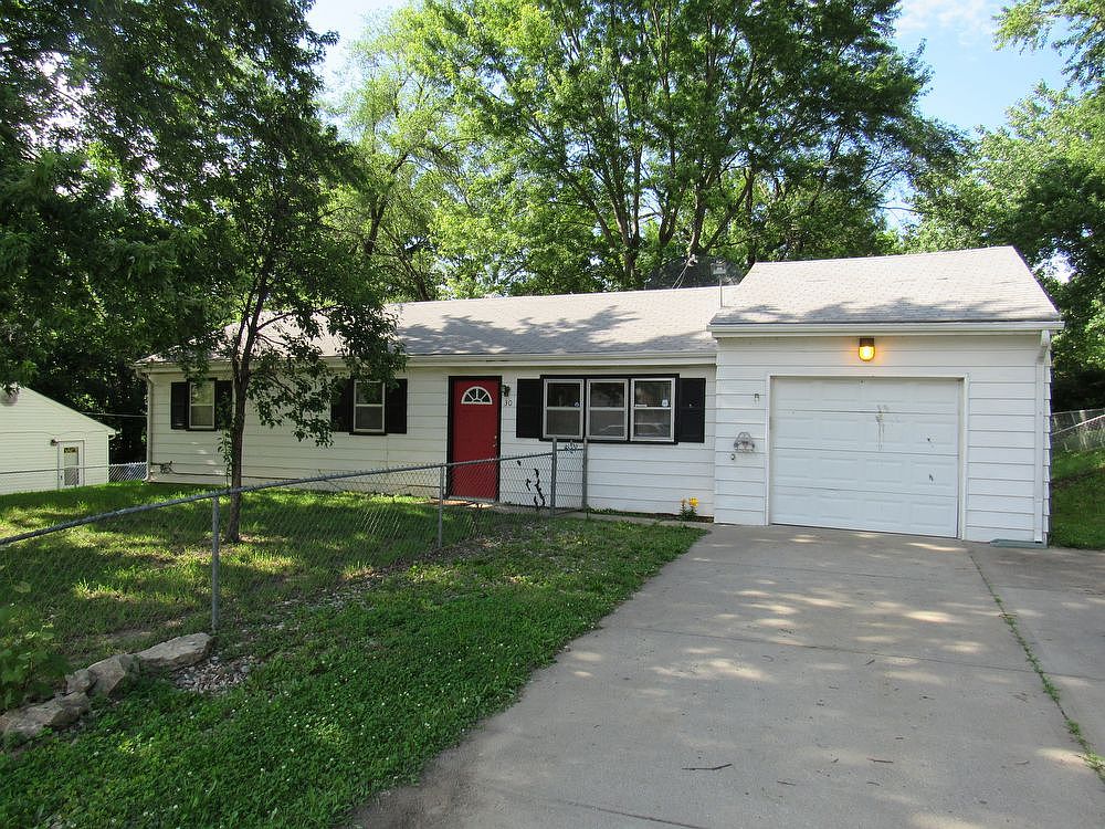 300 NW 63rd St, Gladstone, MO 64118 | Zillow