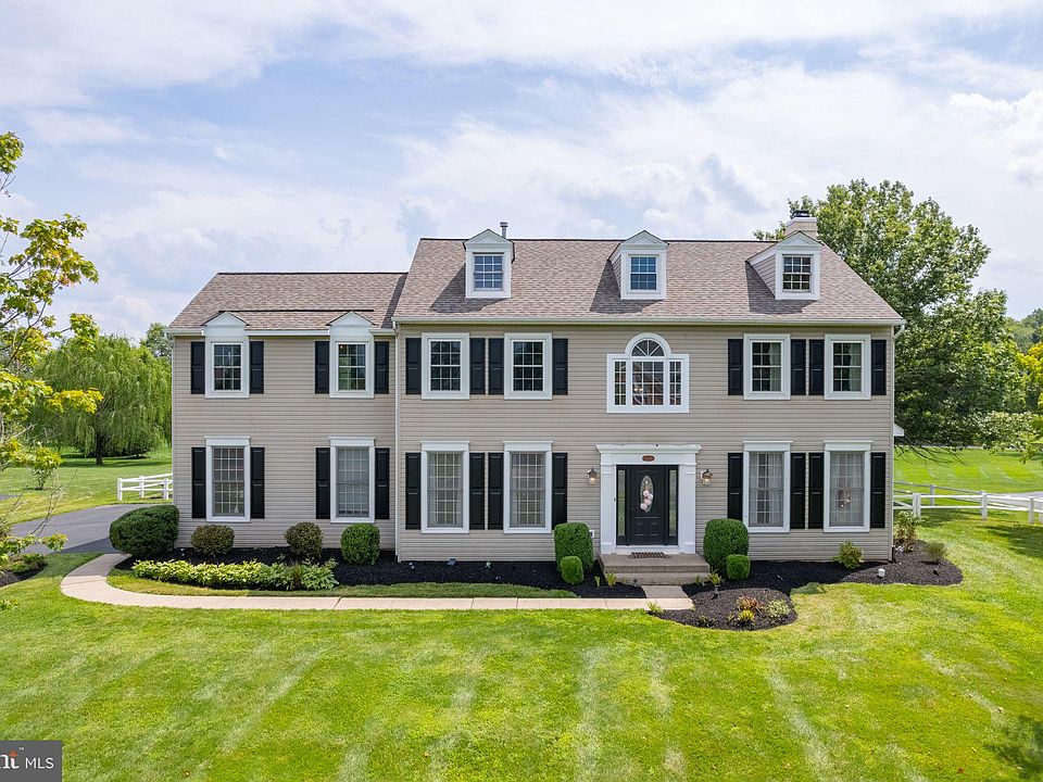 2065 Farmview Dr, Newtown, PA 18940 | Zillow
