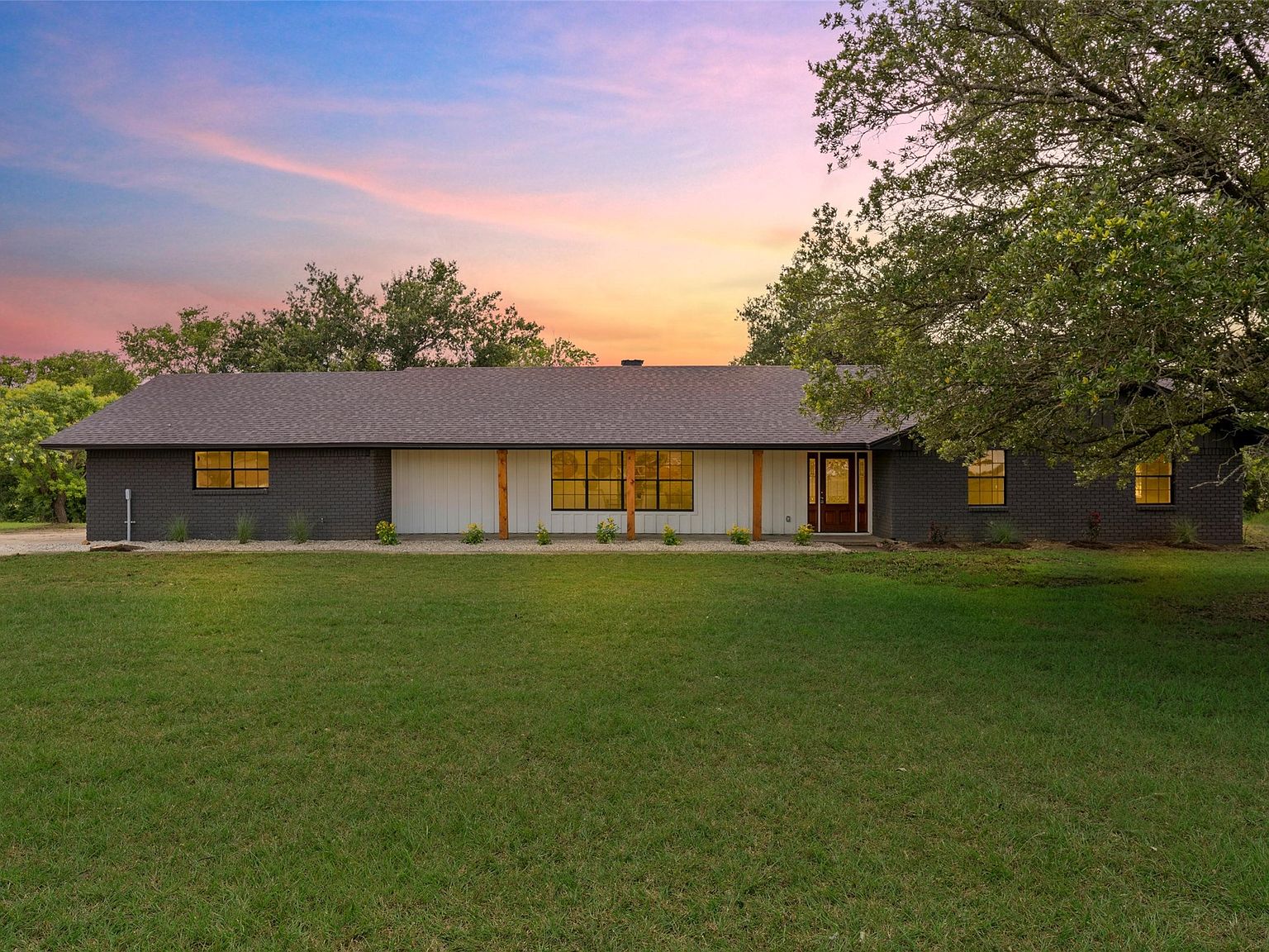 1012 W Trinity St, Groesbeck, TX 76642 | Zillow