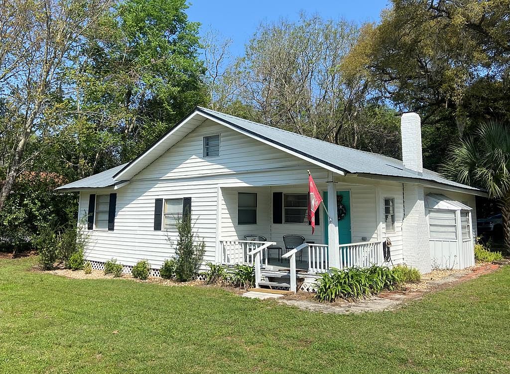 220 SE 2nd St, Trenton, FL 32693 | Zillow