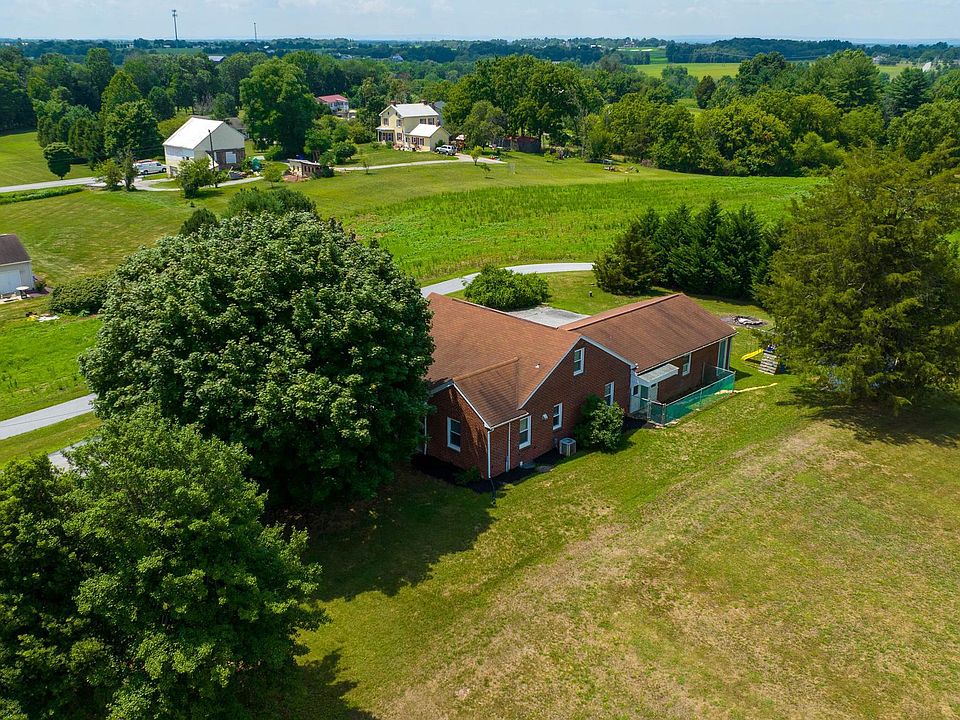 6670 Pine Rd, Thomasville, PA 17364 | Zillow