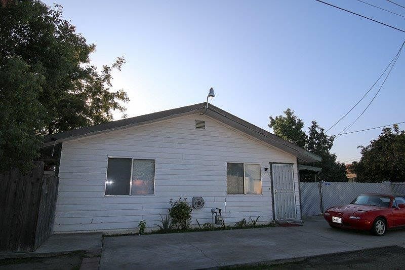 2227 13th St, Reedley, CA 93654 | Zillow