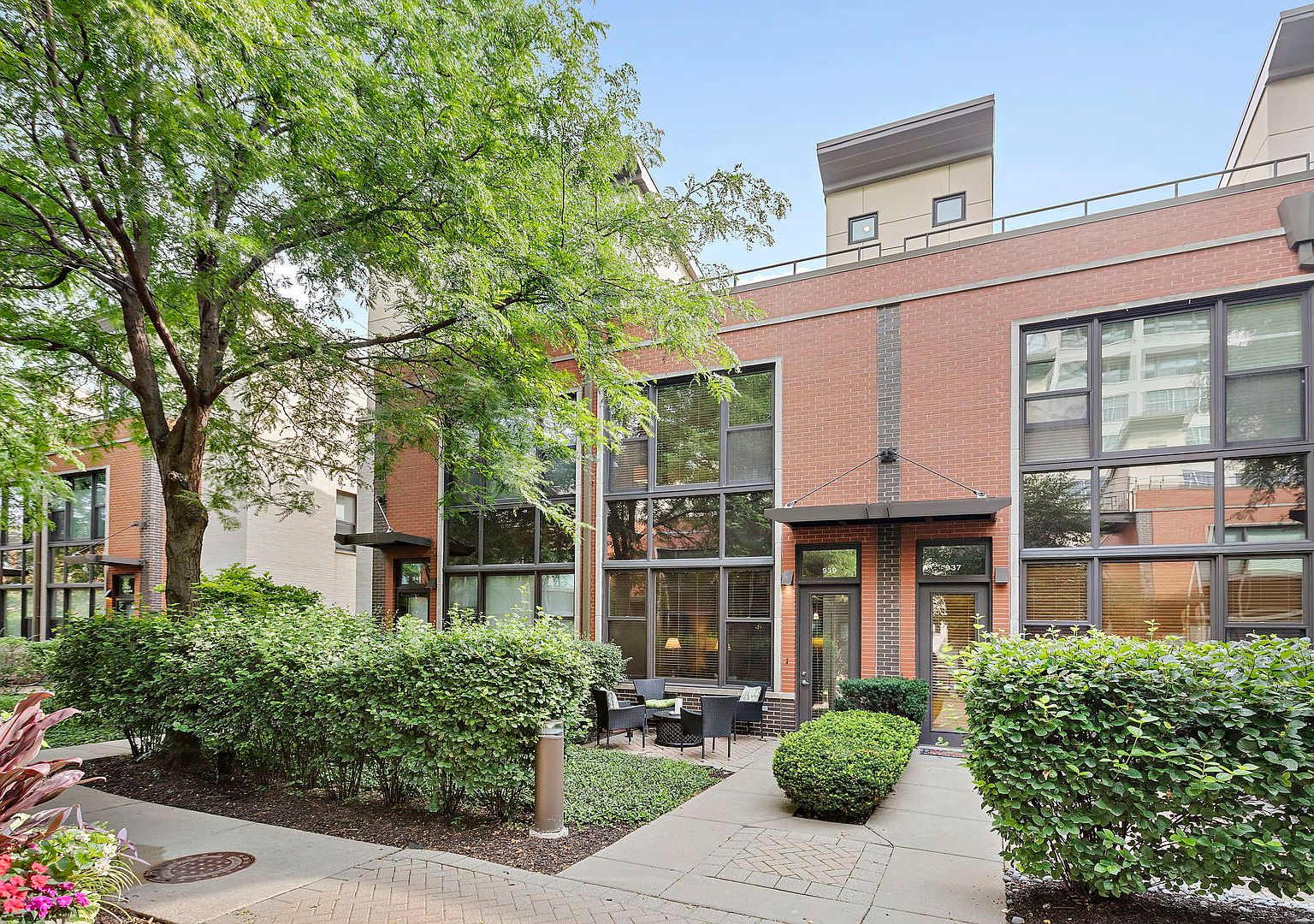 939 N Howe St, Chicago, IL 60610 | Zillow