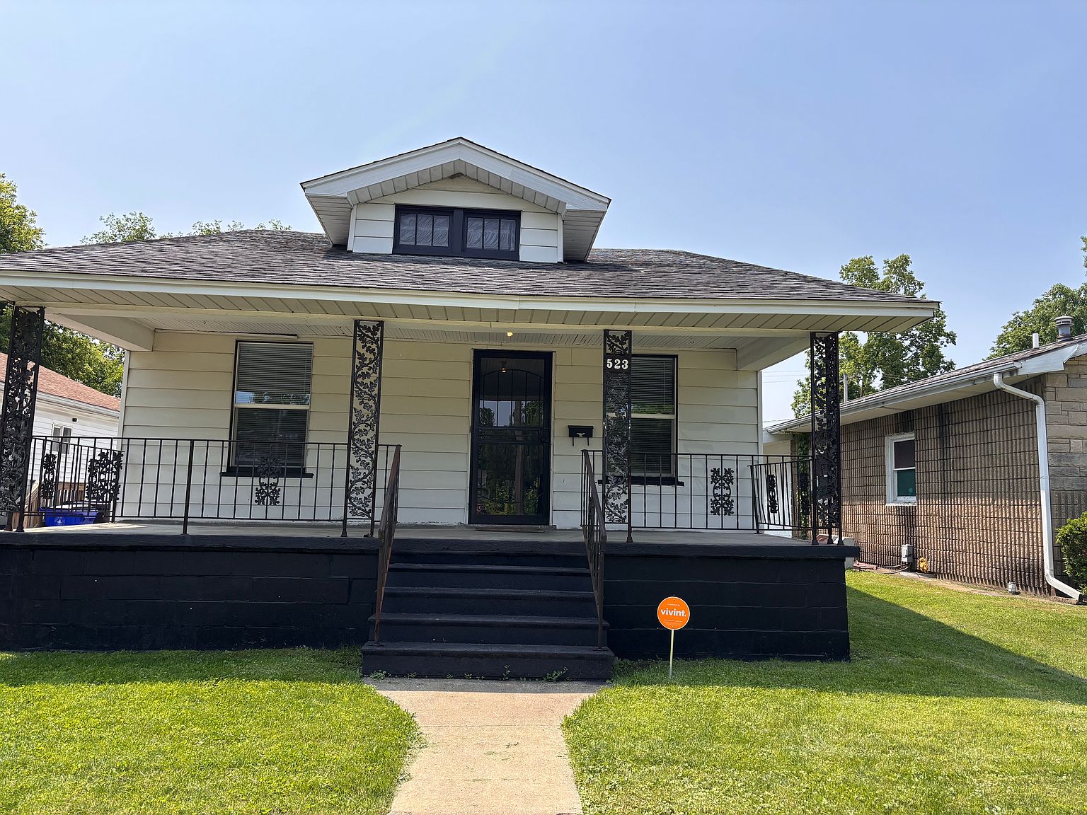 523 E Waggoner St, Decatur, IL 62526 | Zillow