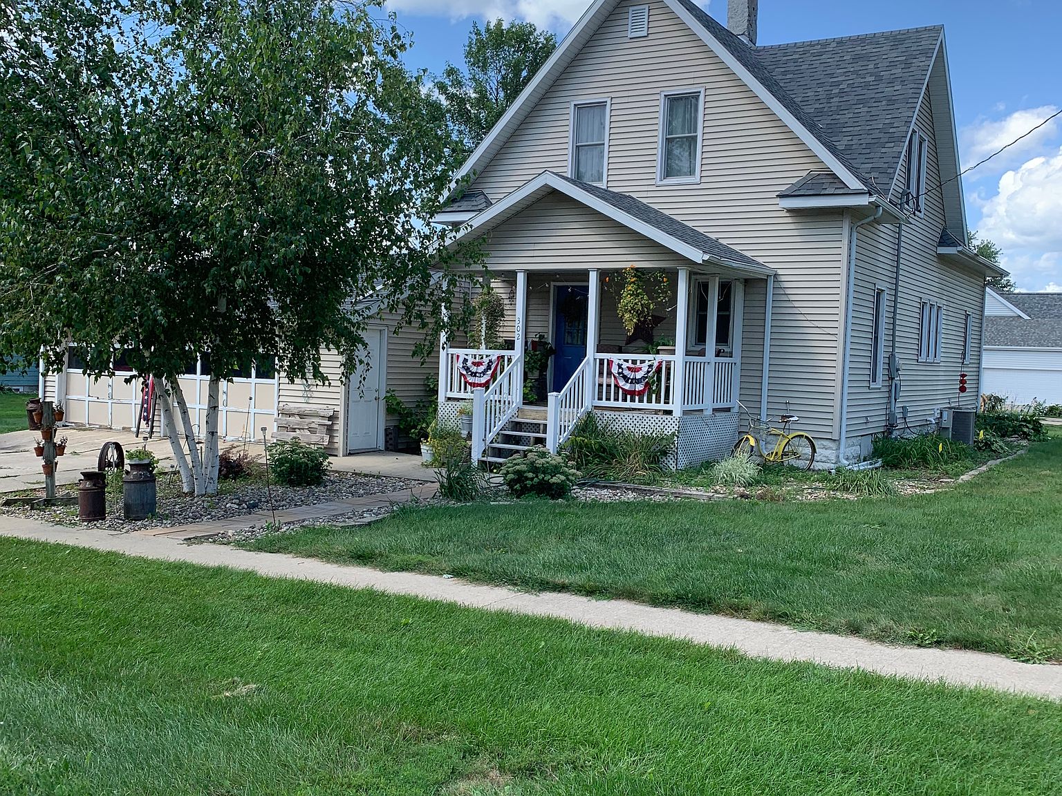 302 W Garfield St, Inwood, IA 51240 | Zillow