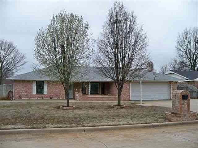 1926 Green Briar Cir, Duncan, OK 73533 | Zillow