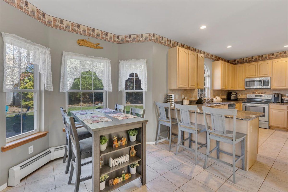 2 Bluegrass Ct, Aquebogue, NY 11901 | Out East