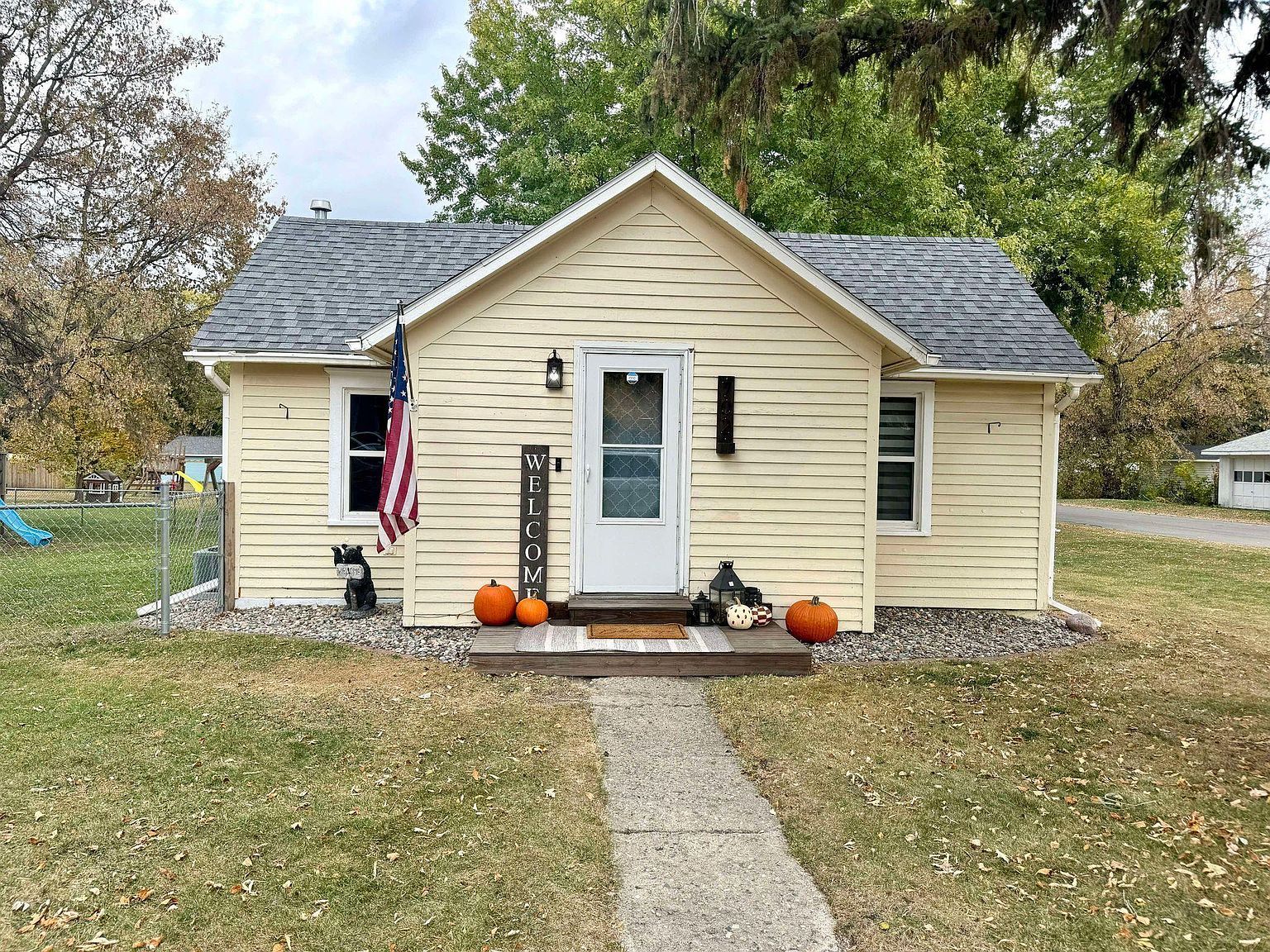702 1st St, Hawley, MN 56549 | Zillow