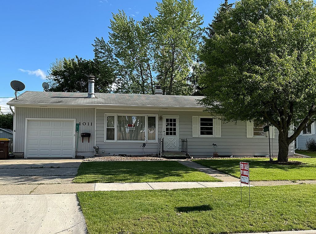 1011 Iowa St, Alma, MI 48801 | Zillow