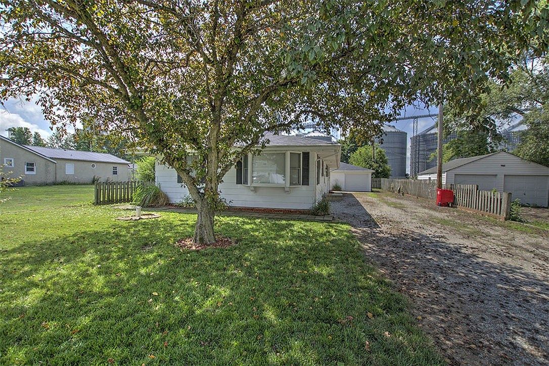 307 Shimp St, Milmine, IL 61855 | Zillow