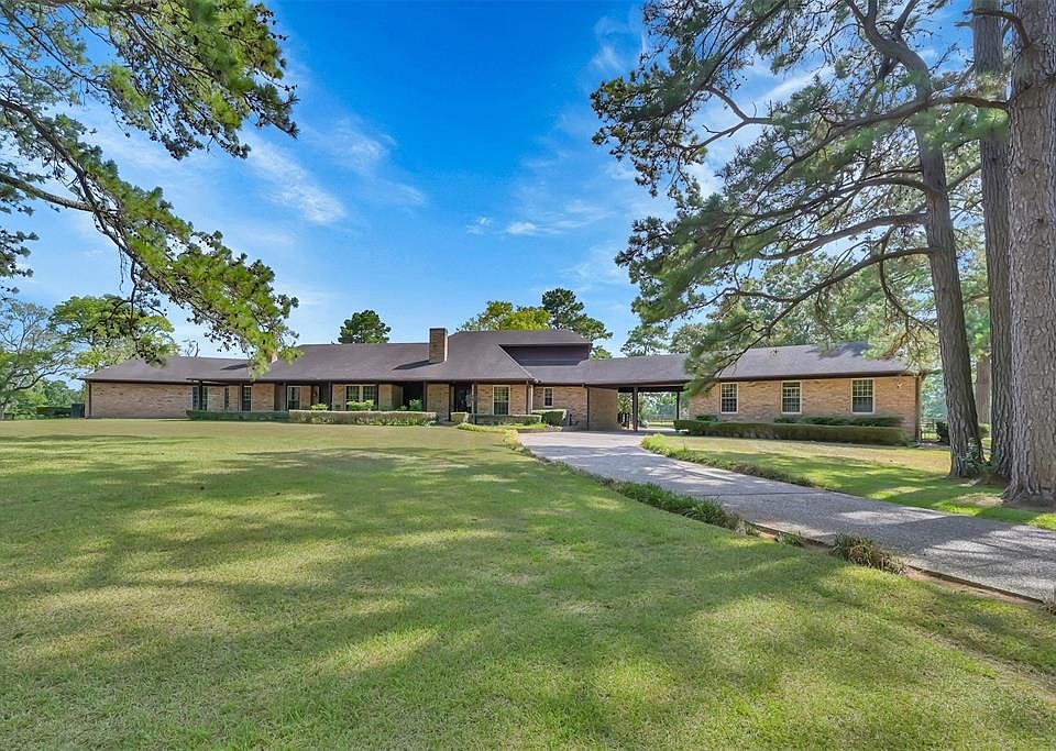 11231 Blackland Rd, Willis, TX 77318 | Zillow