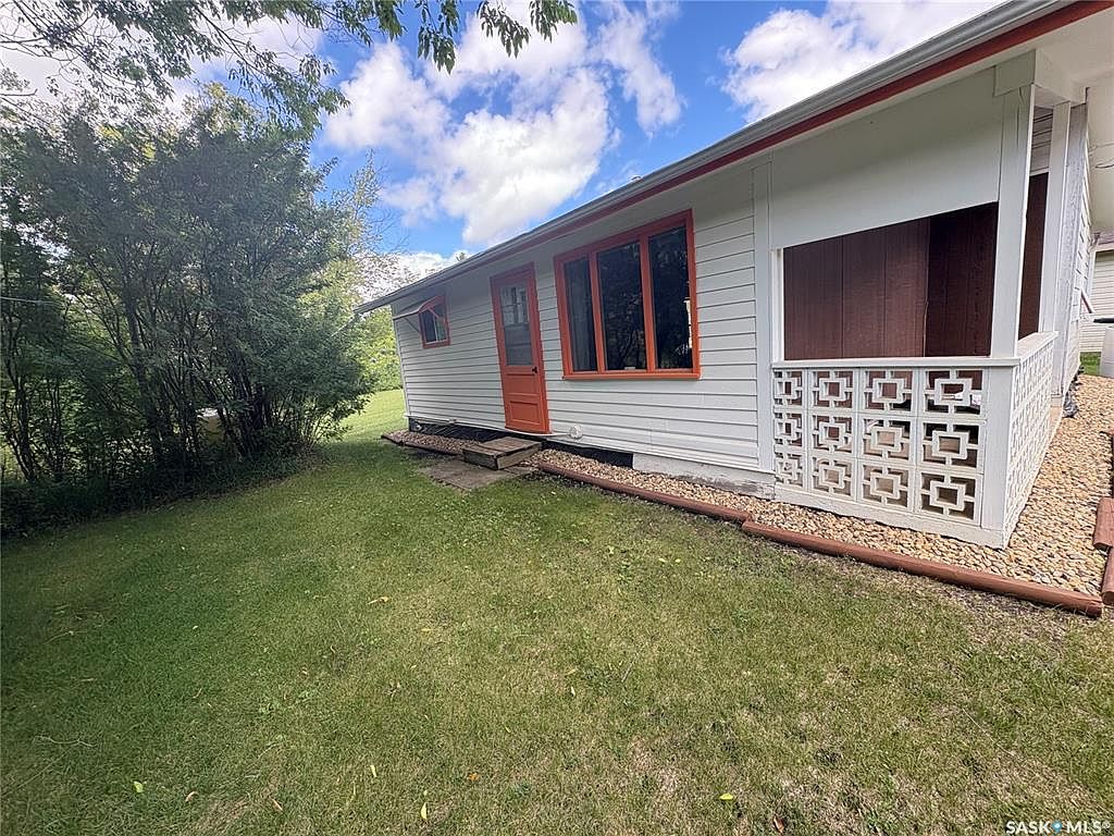 403 Katz STREET, Pelly, SK S0A 2Z0 | MLS #SK015758 | Zillow