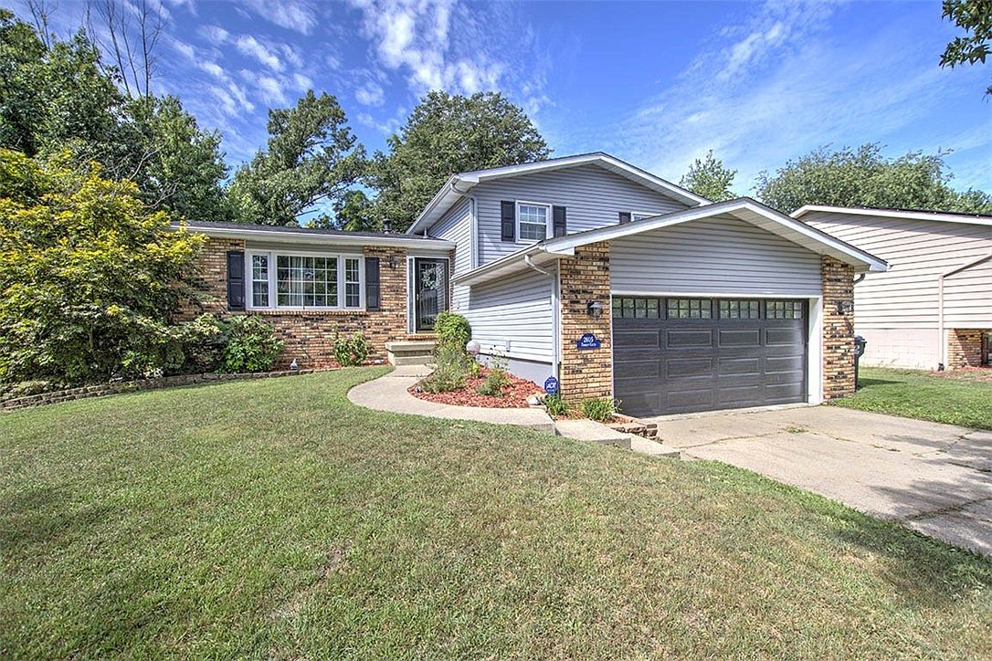 2605 Forrest Green Dr, Decatur, IL 62521 | Zillow