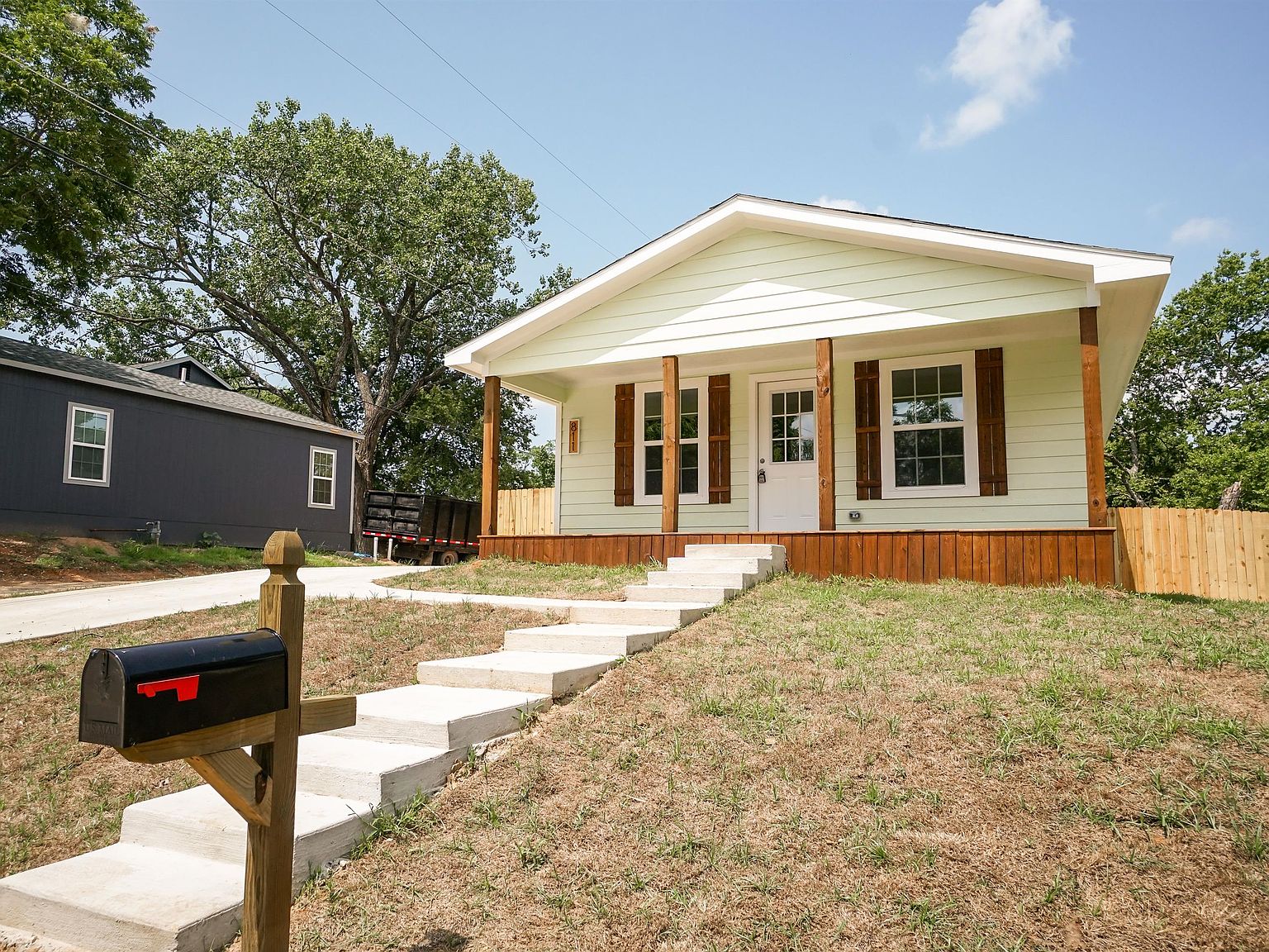 811 S Travis Ave, Denison, TX 75021 | Zillow