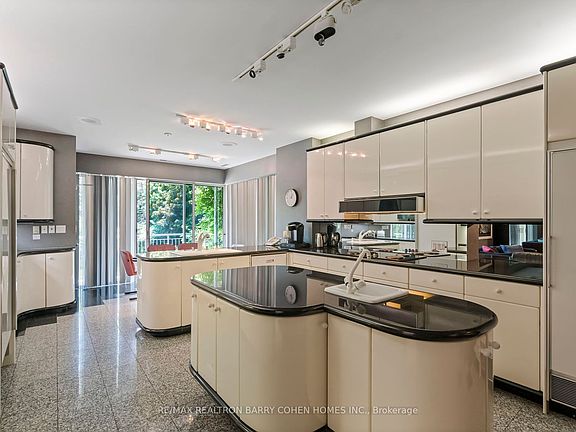 50 Park Lane Cir, Toronto, ON M3C 2N2 | MLS #C11935415 | Zillow