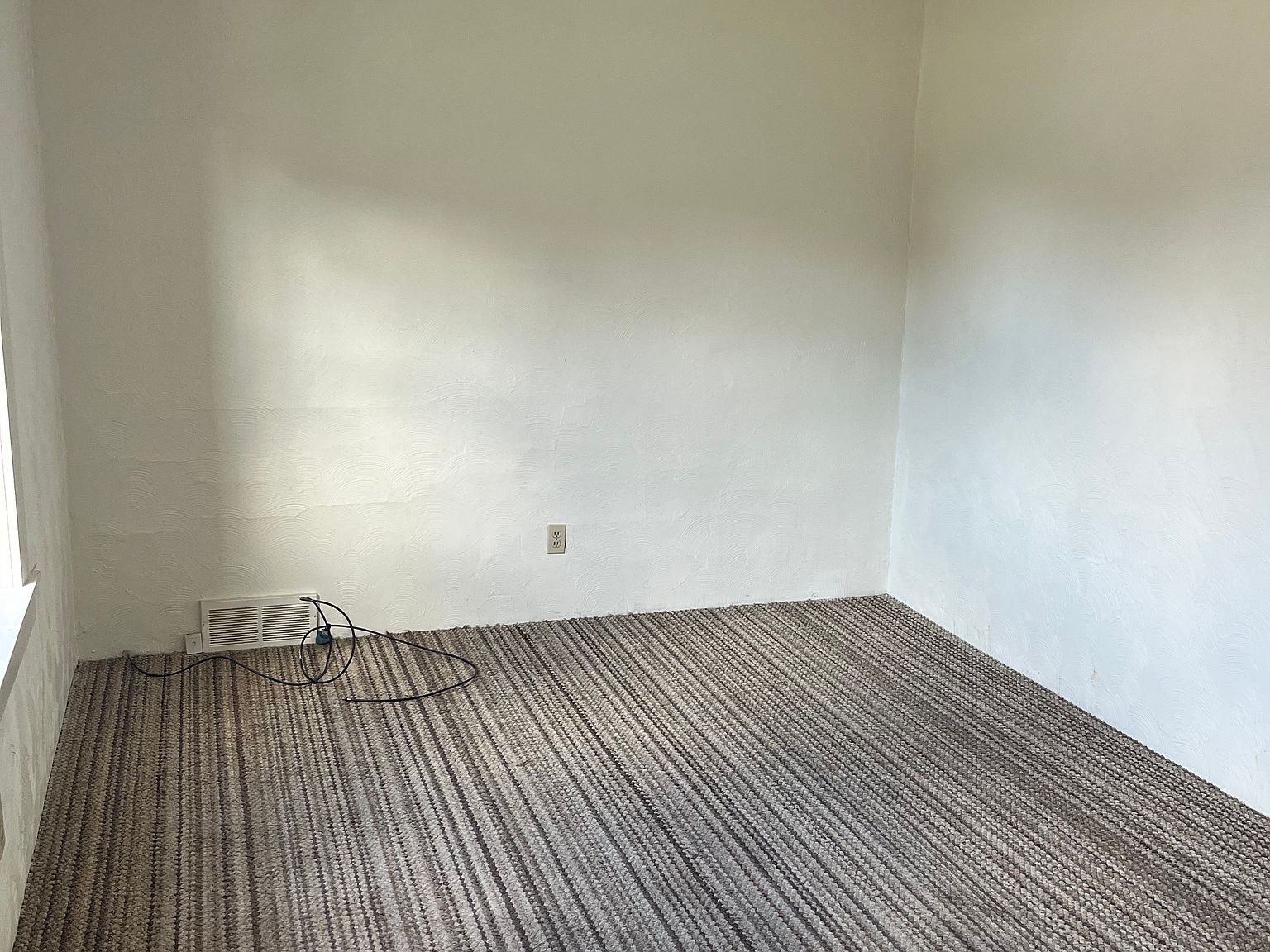 569 Tronolone Pl APT 3, Niagara Falls, NY 14301 | Zillow