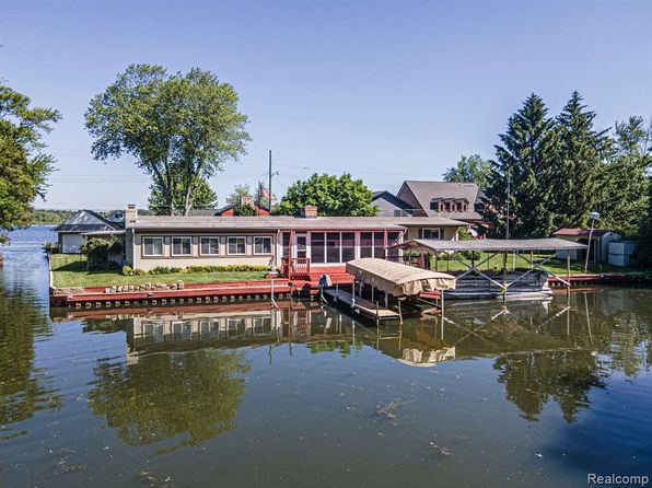 Waterfront - Pinckney MI Waterfront Homes For Sale - 19 Homes | Zillow
