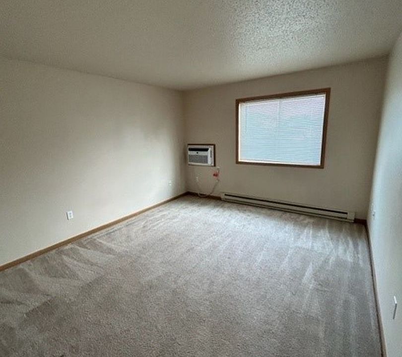 Kayleigh Jo - 3740 7th St S Moorhead MN | Zillow