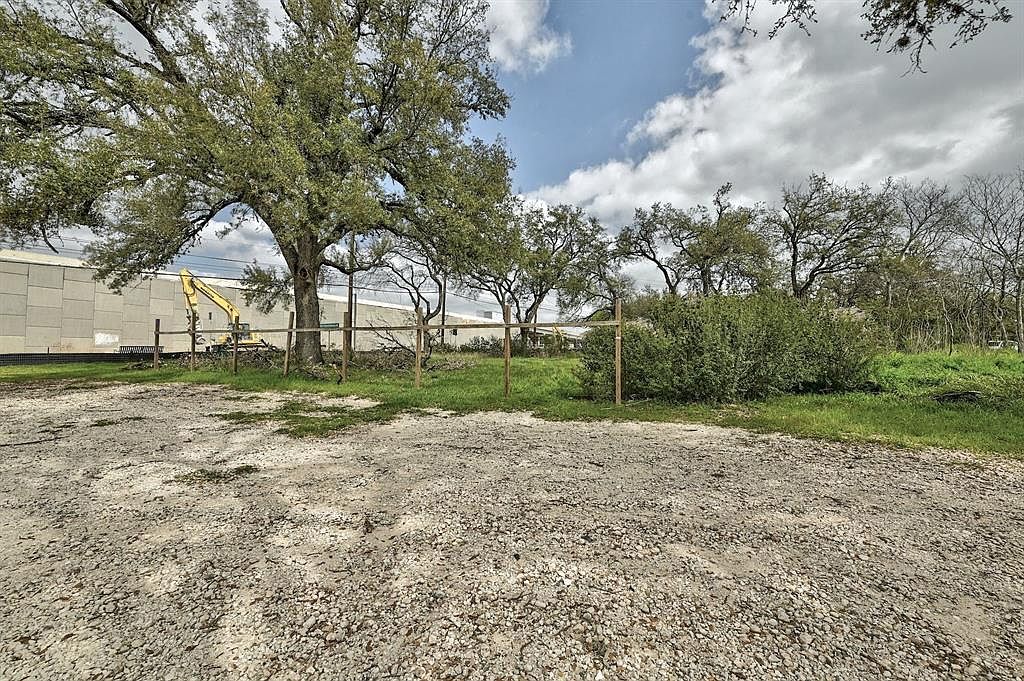 6133 Old Fredericksburg Rd, Austin, TX 78749 | MLS #3148216 | Zillow