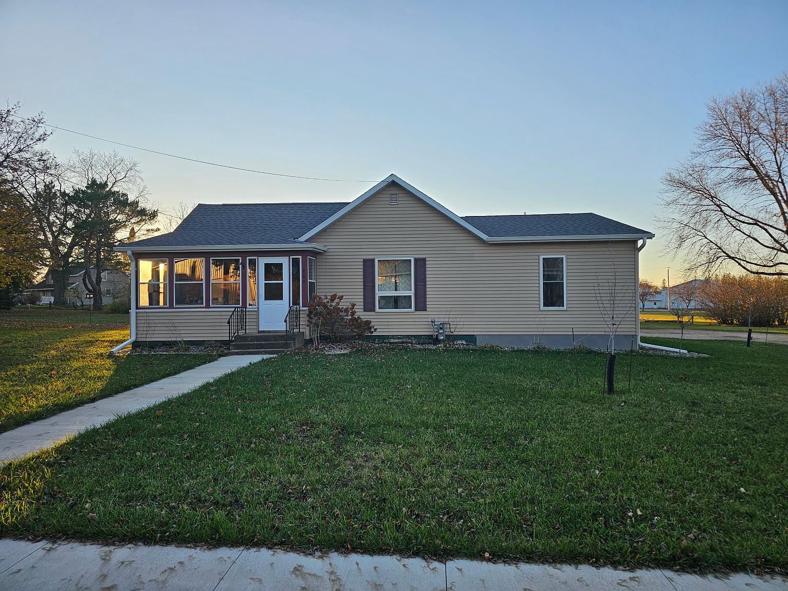 609 N Mather Rd, Le Roy, MN 55951 | Zillow