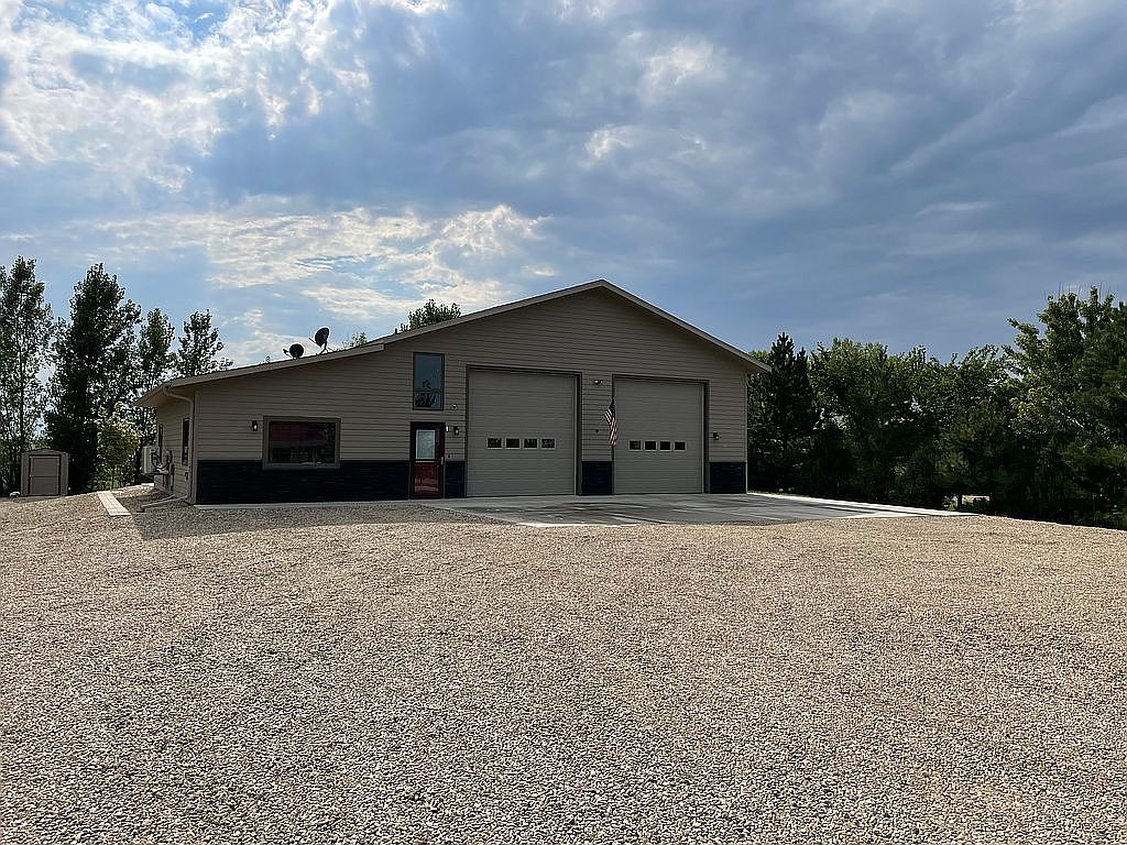 327 Dacey Ave, Pierre, SD 57501 | Zillow