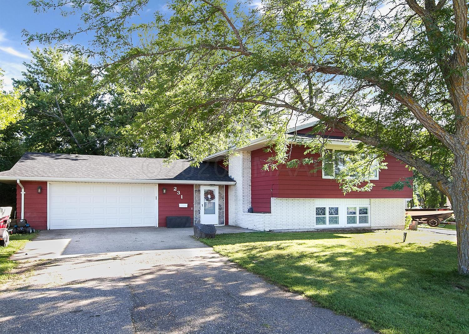 231 Main St, Sabin, MN 56580 | Zillow