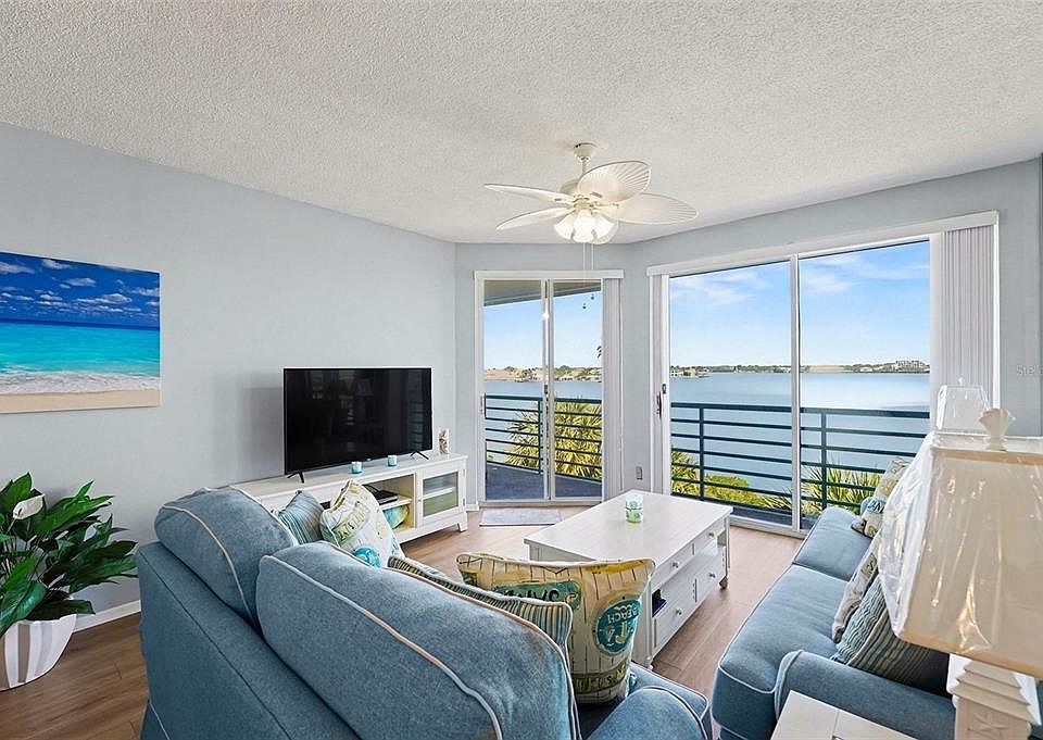 Coral Pointe At Harbourside Condominiums - 8021 Sailboat Key Blvd S ...