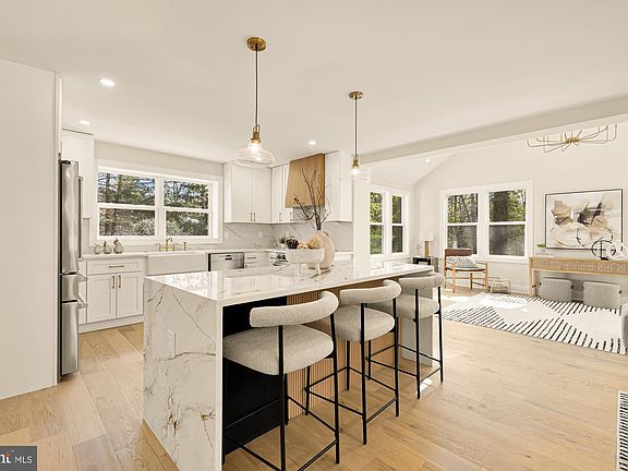 9201 Farnsworth Dr, Rockville, MD 20854 | MLS #MDMC2175064 | Zillow