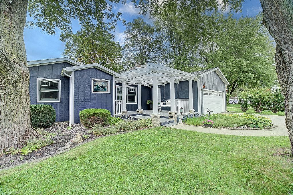 110 N Larocque River Dr, Clifton, IL 60927 | Zillow