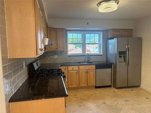 2763 Fish Ave #3, Bronx, NY 10469 | Zillow