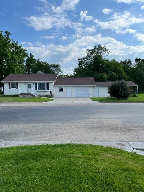158 3rd St NW, Perham, MN 56573 | Zillow
