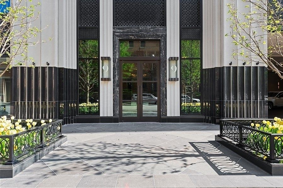 9 W Walton #3500, Walton, IL 60610 | Zillow