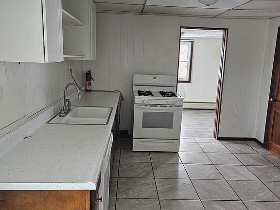 8 Fairview Ave #2, Hudson, NY 12534 | Zillow