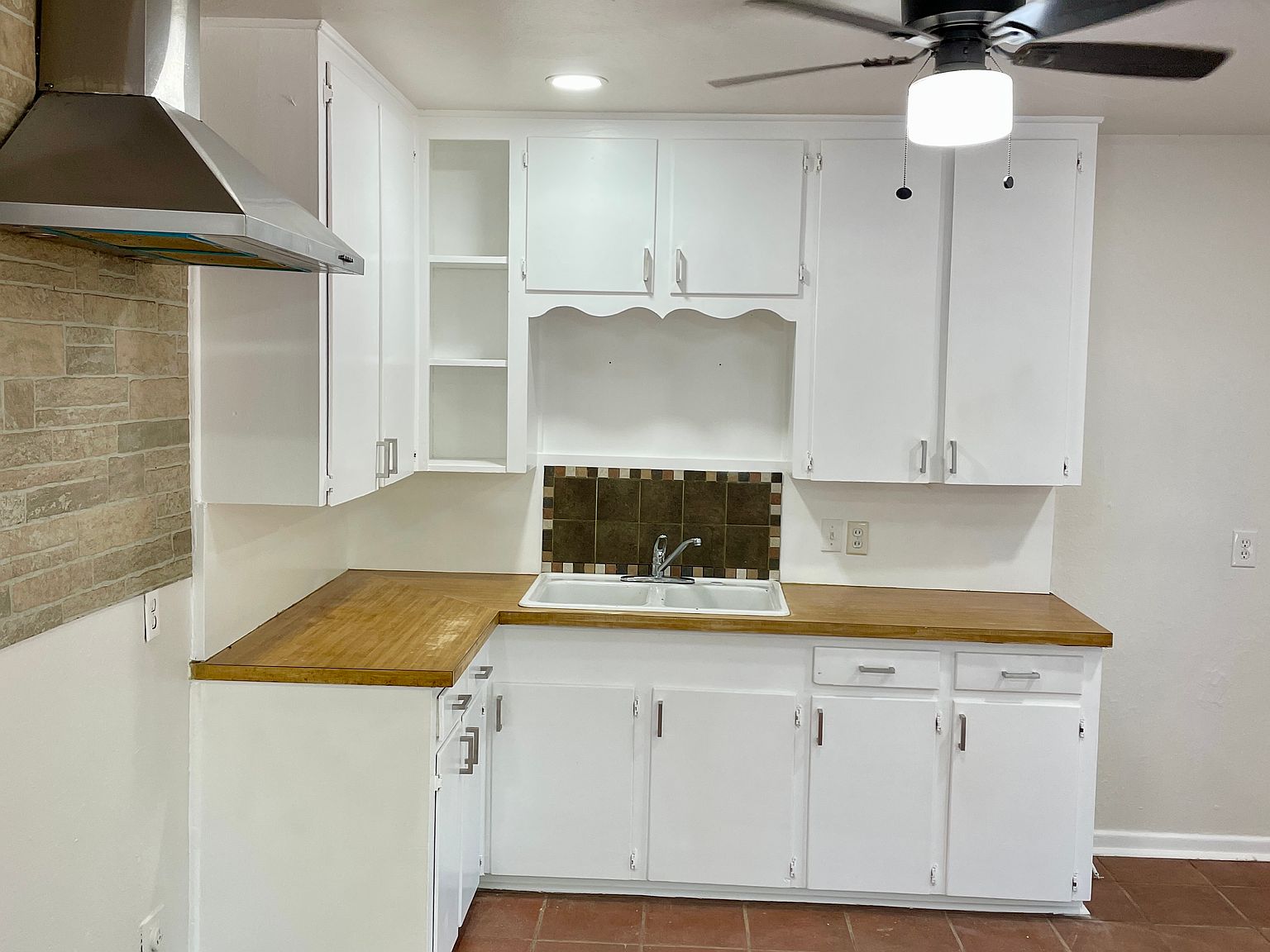 516 Harrison Ln, Hurst, TX 76053 | Zillow