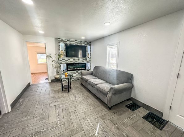 Monmouth IL Real Estate - Monmouth IL Homes For Sale | Zillow