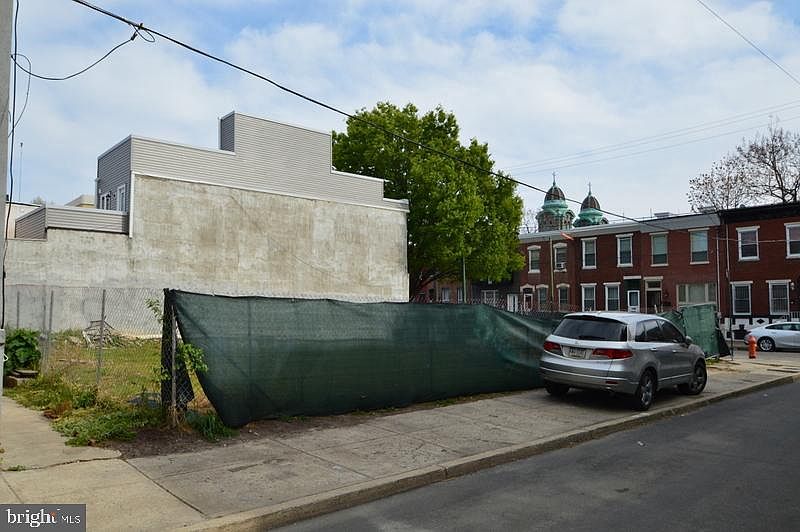 1725 Tasker St, Philadelphia, PA 19145 | Zillow