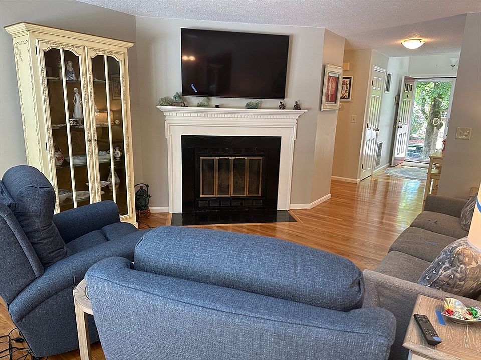 17 Meeting House Sq #119, Middleton, MA 01949 | Zillow