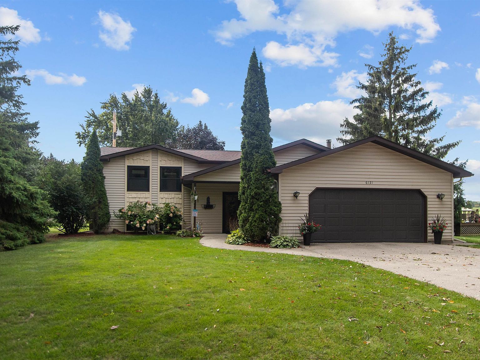 W6121 Colonial Dr, Appleton, WI 54914 | Zillow