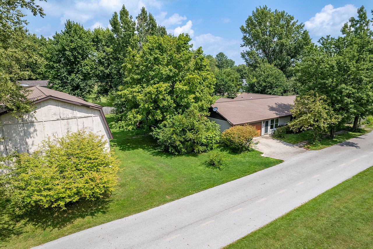 607 W Cyrus St, Farmersburg, IN 47850 | Zillow