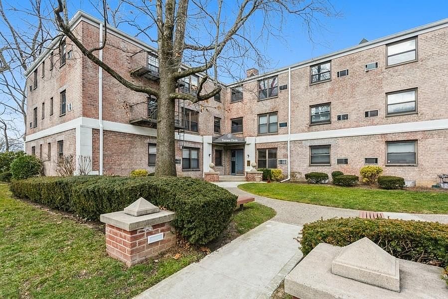 9 Terrace Cir APT 3B, Great Neck, NY 11021 | MLS #470498 | Zillow