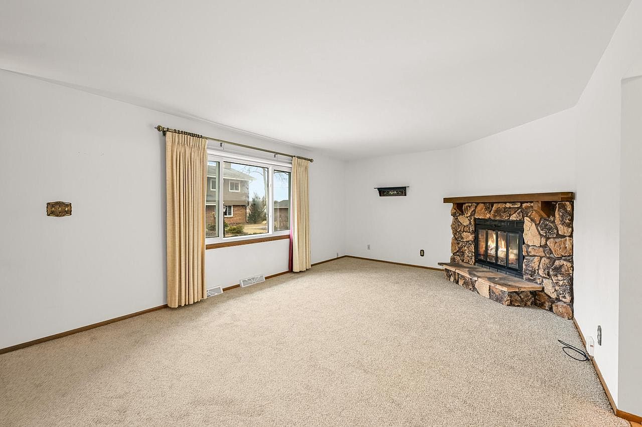 9846 West Layton AVENUE, Milwaukee, WI 53228 | Zillow