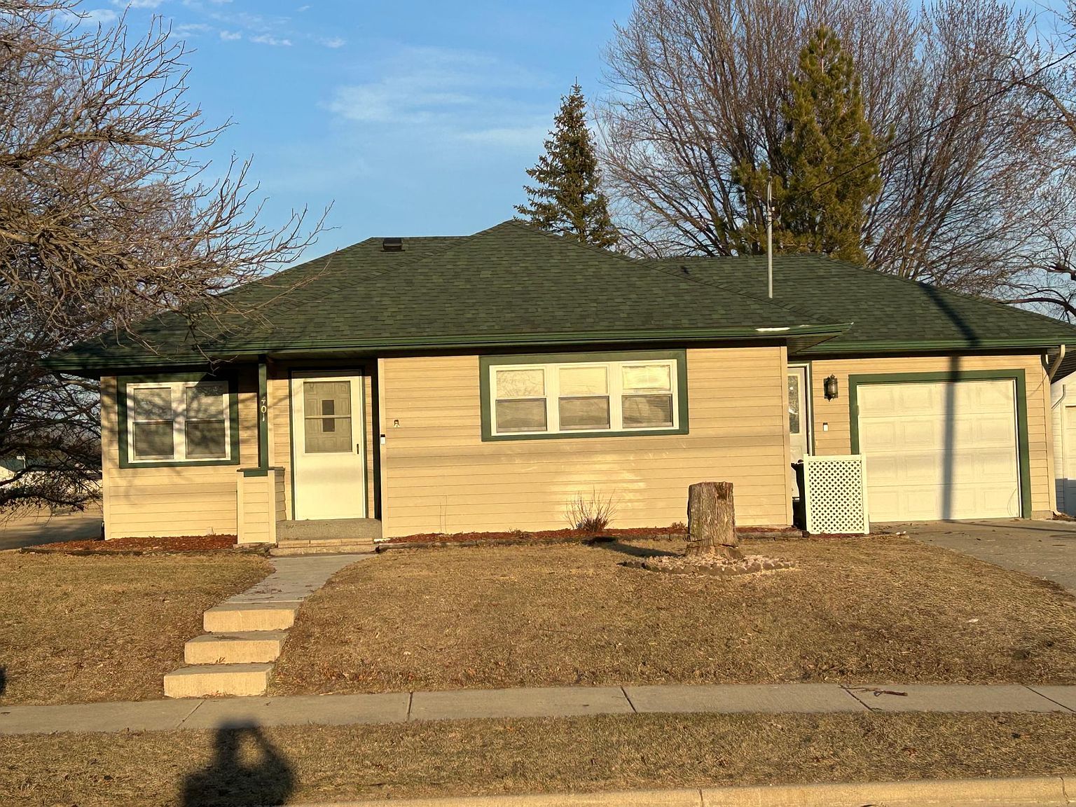 401 Independence Ave S, Clarks Grove, MN 56016 | Zillow