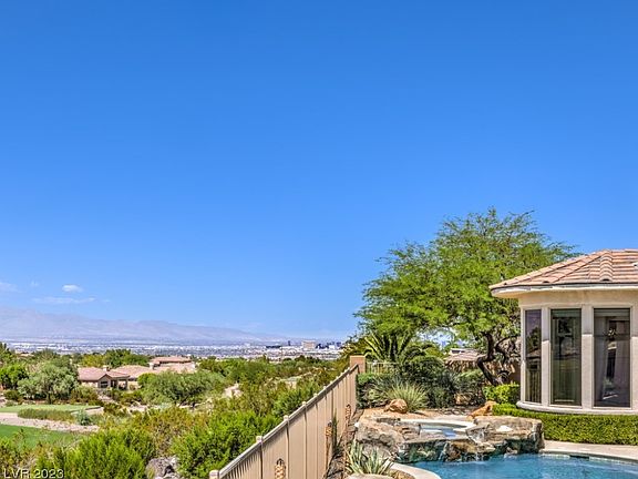 19 Club Vista Dr, Henderson, NV 89052 | MLS #2526438 | Zillow
