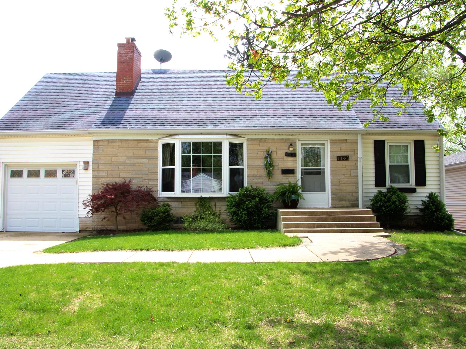 1104 W Ridge Rd, Peoria, IL 61614 | Zillow