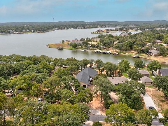1128 Kiowa Dr E, Lake Kiowa, TX 76240 | MLS #20133731 | Zillow