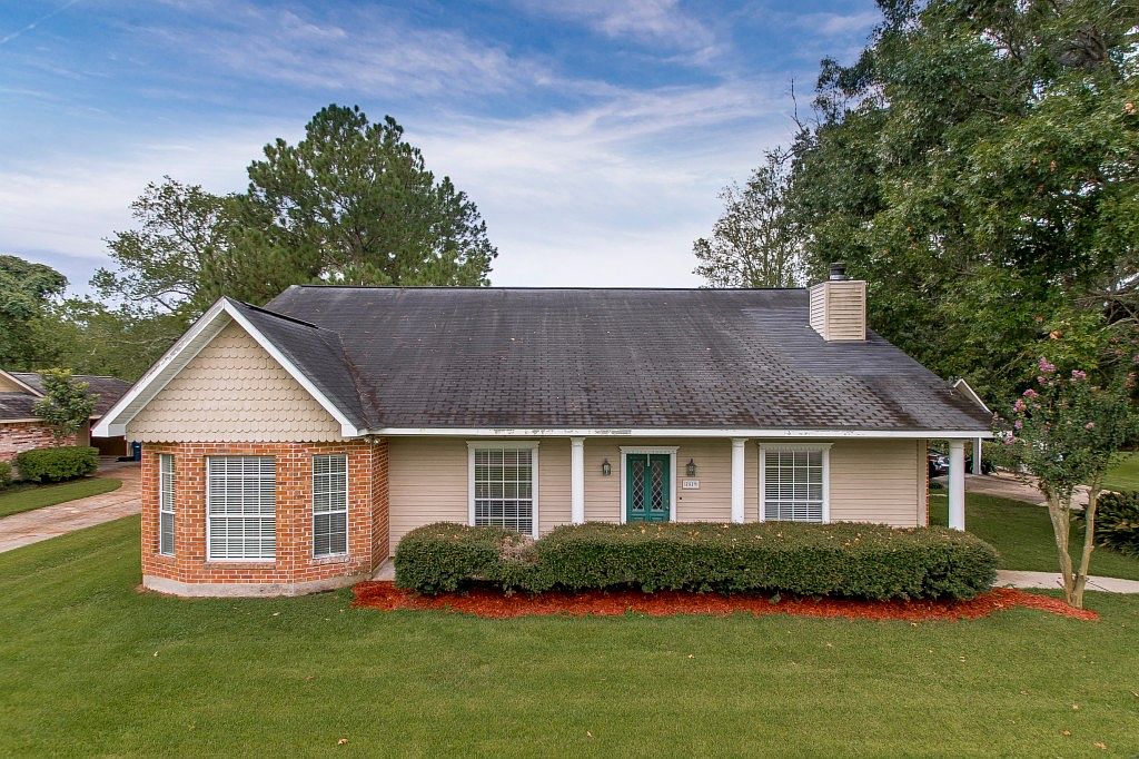2529 Riverside Dr, Port Allen, LA 70767 | Zillow