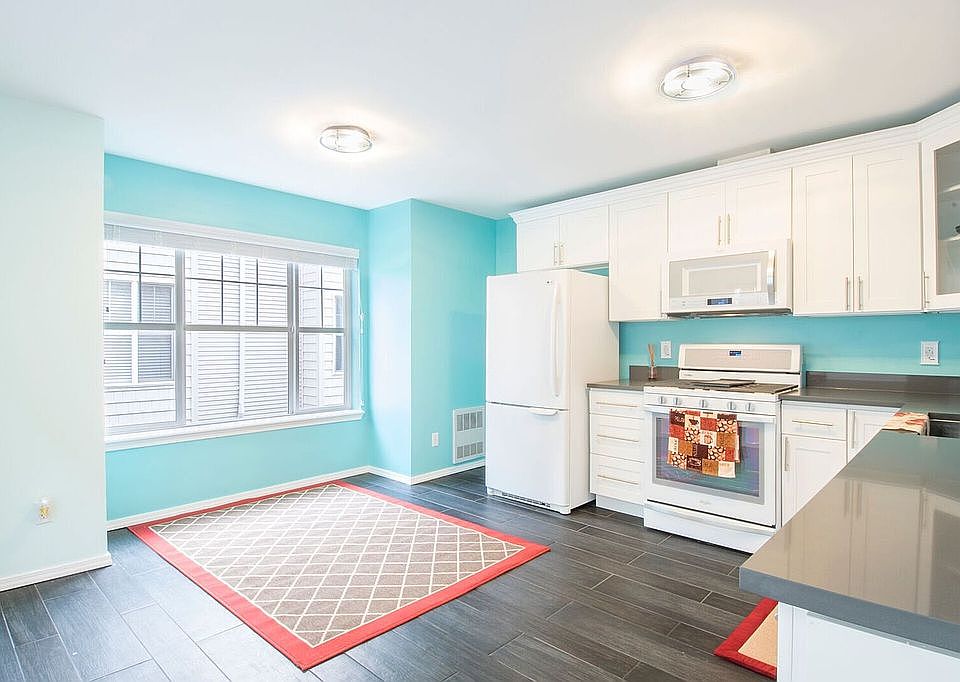 13716 Midvale Ave N APT C, Seattle, WA 98133 | Zillow