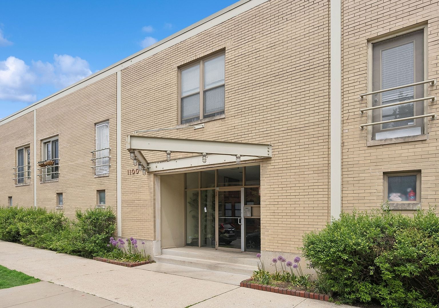 1100 W Cornelia Ave APT 113, Chicago, IL 60657 | MLS #12052842 | Zillow
