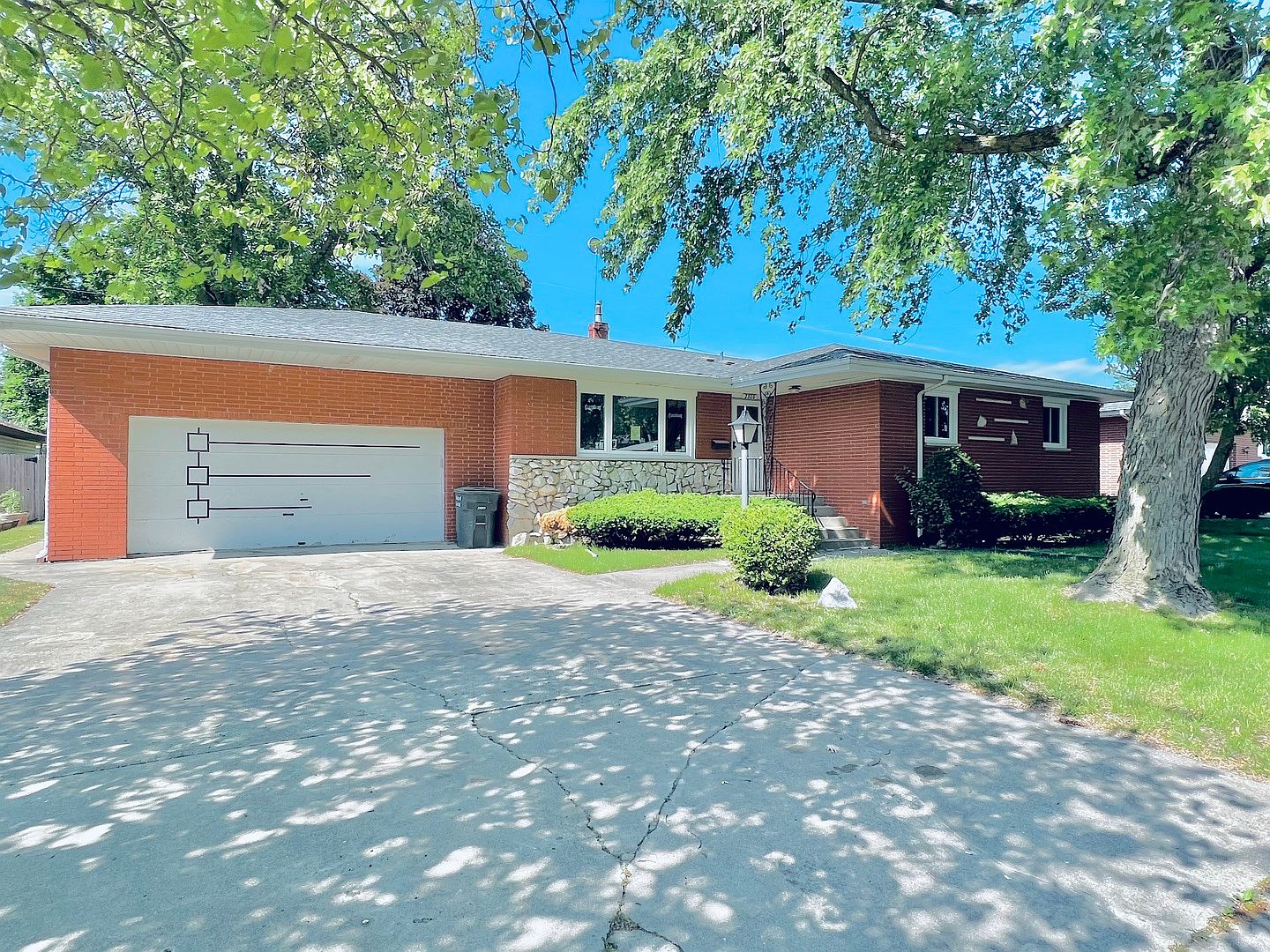 2300 185th Pl, Lansing, IL 60438 | Zillow